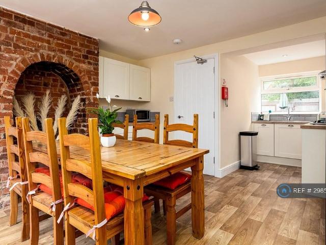 1 bedroom house share to rent