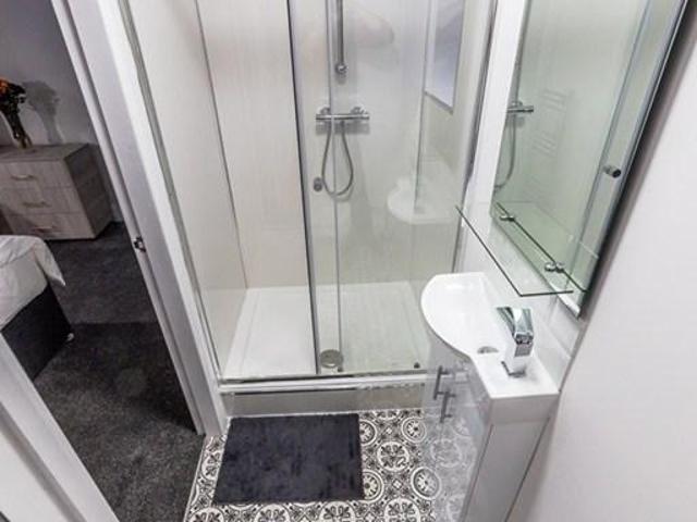1 bedroom house share to rent