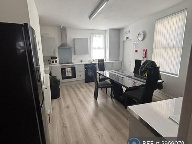 1 bedroom house share to rent