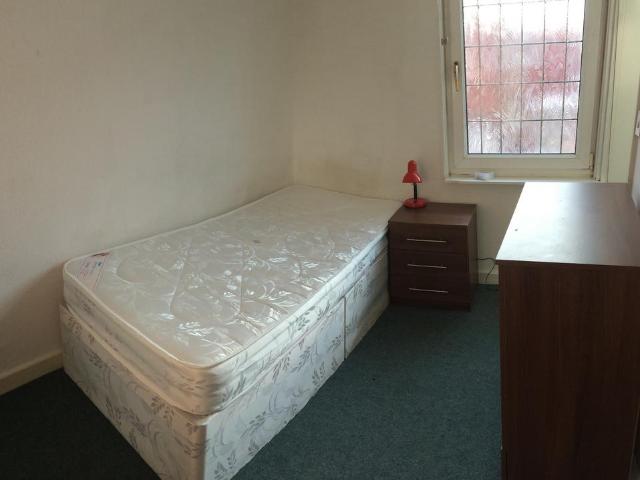 1 bedroom house share to rent