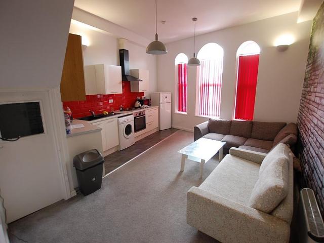 1 bedroom house share to rent