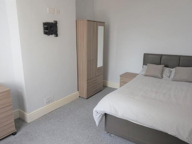 1 bedroom house share to rent