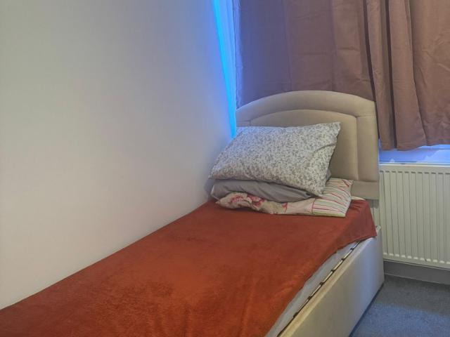 1 bedroom house share to rent