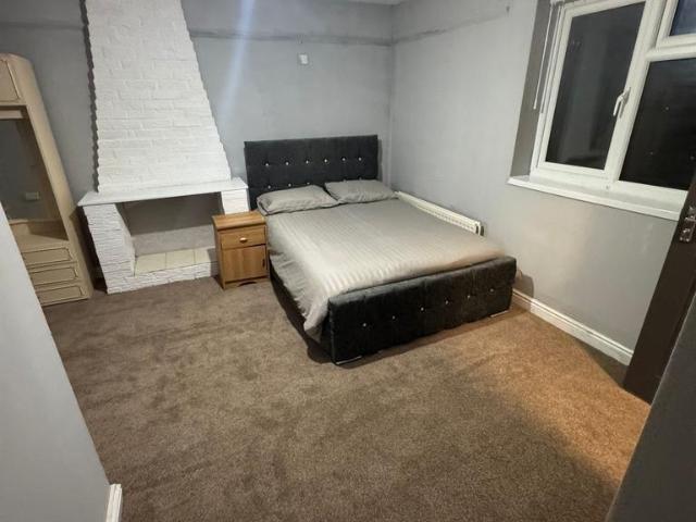 1 bedroom house share to rent