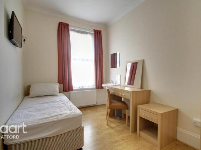 1 bedroom house share to rent