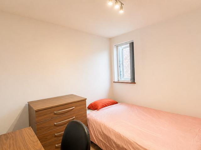 1 bedroom house share to rent