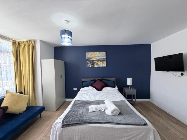 1 bedroom house share to rent