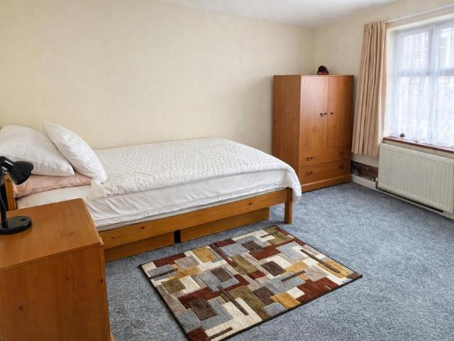 1 bedroom house share to rent
