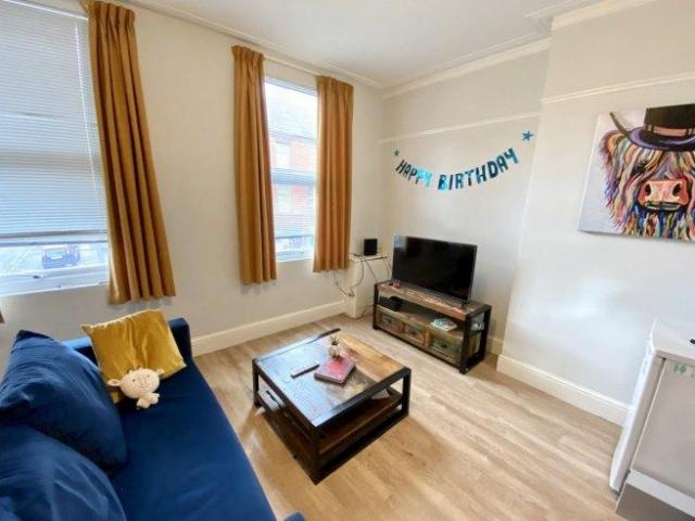 1 bedroom house share to rent