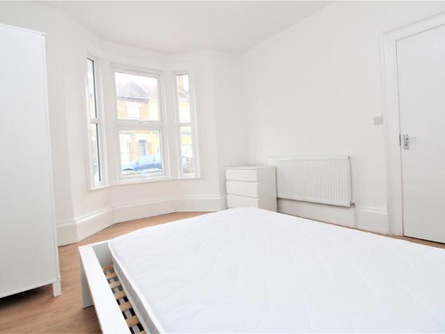 1 bedroom house share to rent