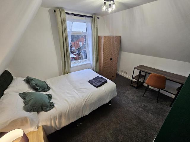 1 bedroom house share to rent