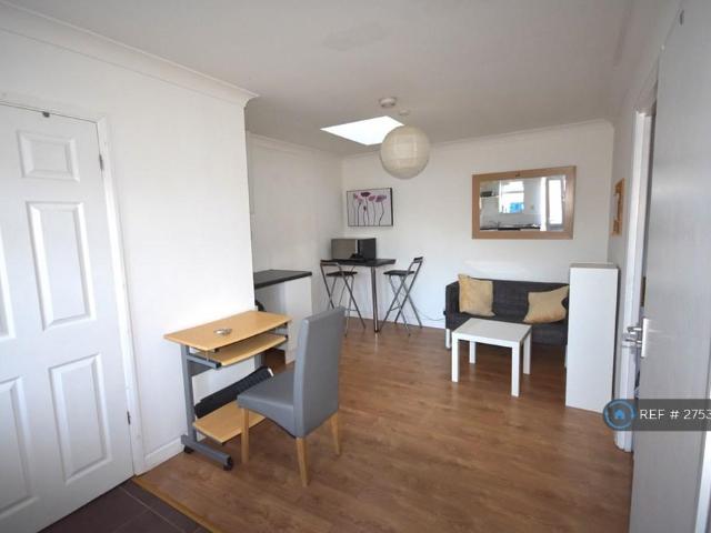 1 bedroom house share to rent