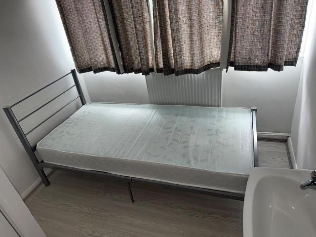 1 bedroom house share to rent