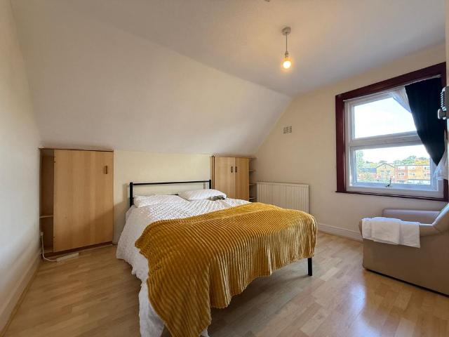 1 bedroom house share to rent