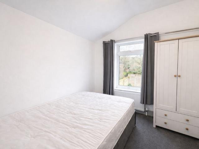 1 bedroom house share to rent