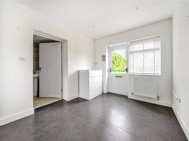 1 bedroom house share to rent