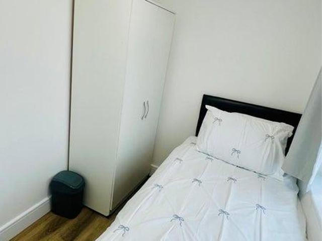 1 bedroom house share to rent
