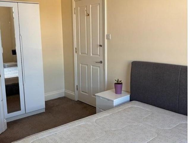 1 bedroom house share to rent