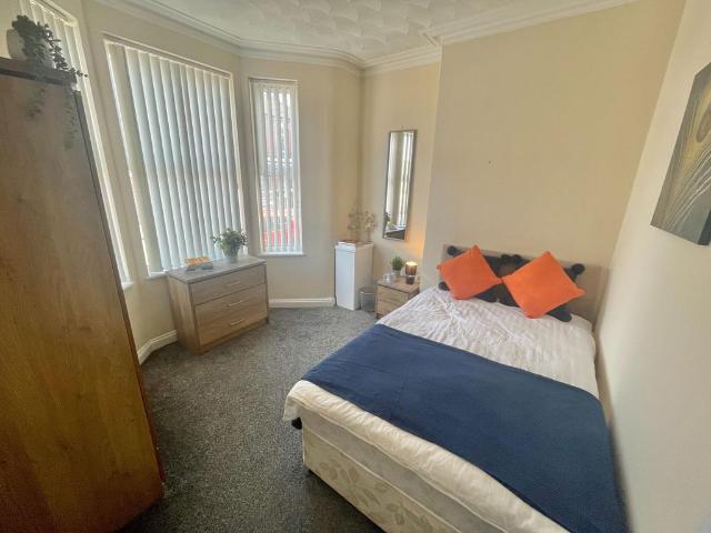 1 bedroom house share to rent