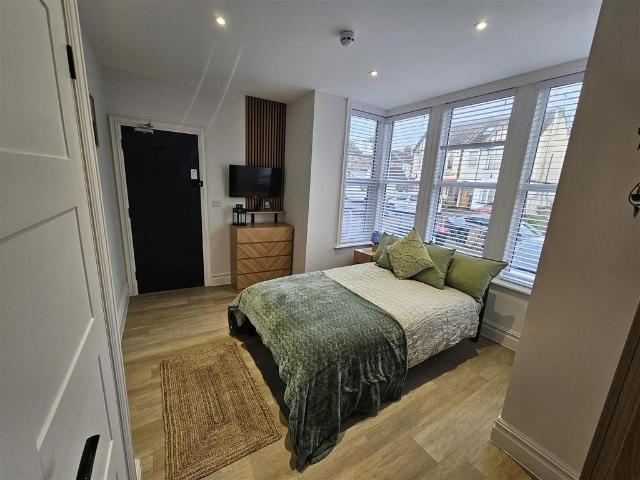 1 bedroom house share to rent