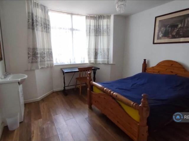 1 bedroom house share to rent