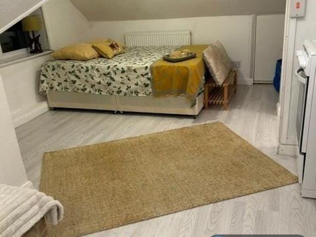 1 bedroom house share to rent