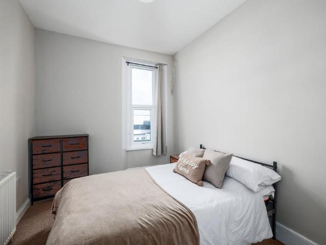1 bedroom house share to rent