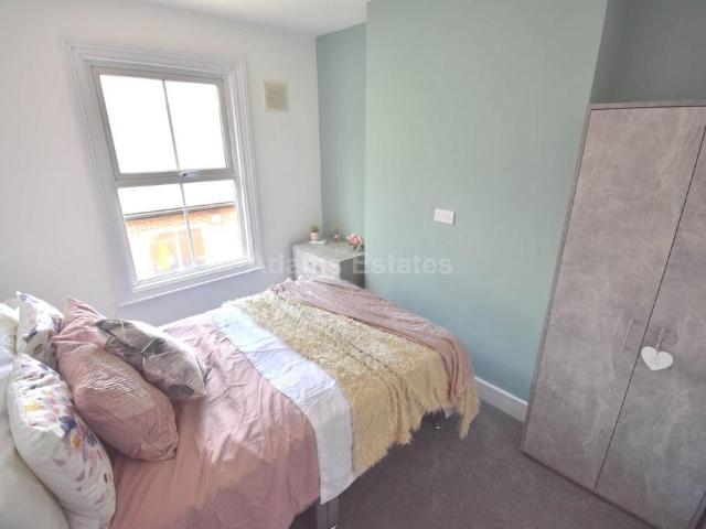 1 bedroom house share to rent