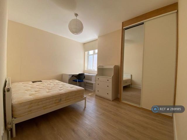 1 bedroom house share to rent