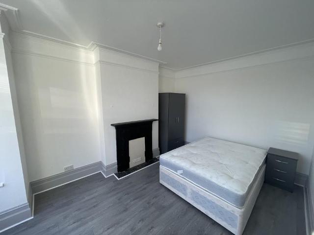 1 bedroom house share to rent