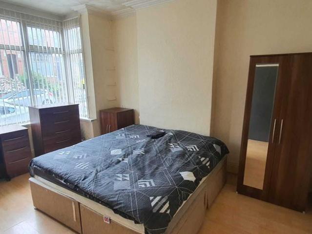 1 bedroom house share to rent