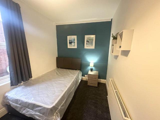 1 bedroom house share to rent