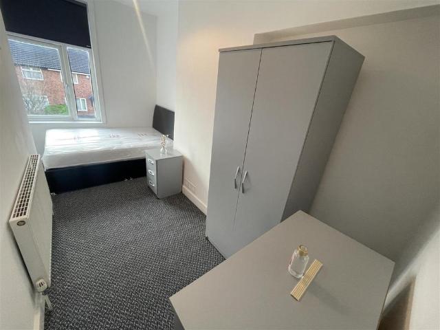 1 bedroom house share to rent