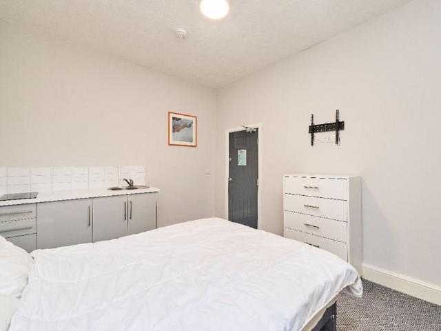 1 bedroom house share to rent