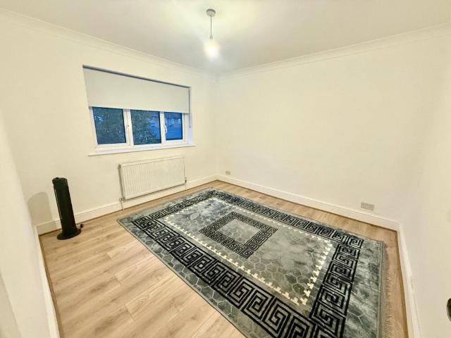 1 bedroom house share to rent