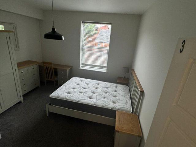 1 bedroom house share to rent