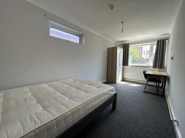 1 bedroom house share to rent