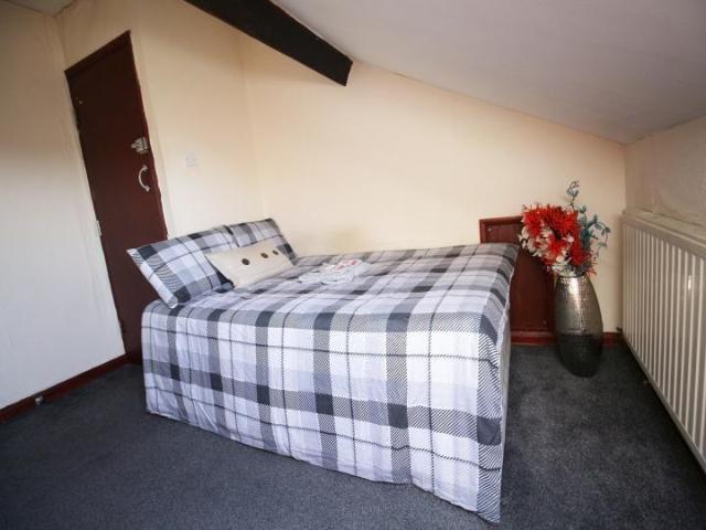 1 bedroom house share to rent