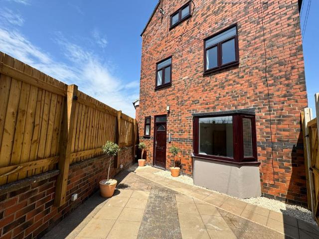 1 bedroom house share to rent