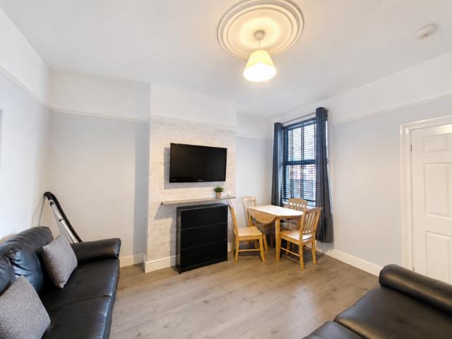 1 bedroom house share to rent