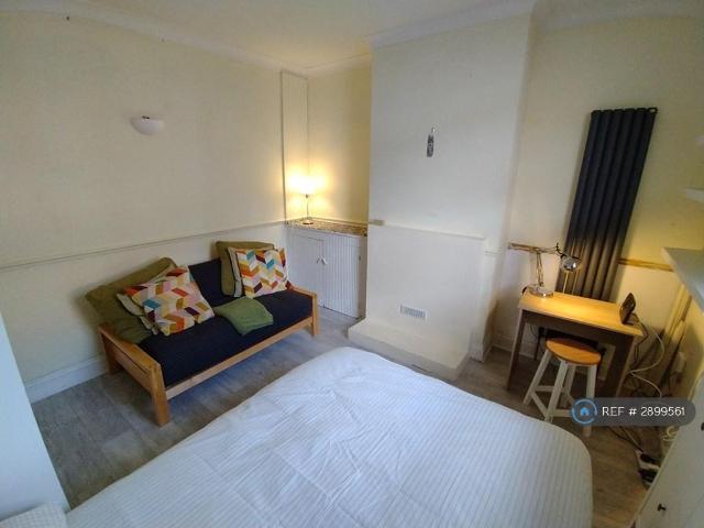 1 bedroom house share to rent
