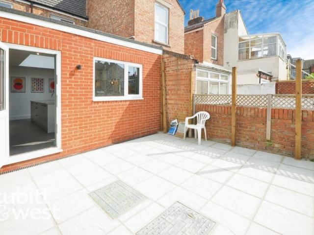 1 bedroom house share to rent