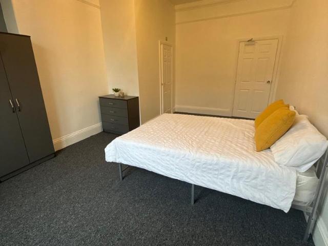 1 bedroom house share to rent