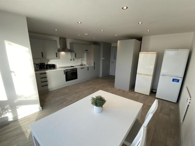 1 bedroom house share to rent