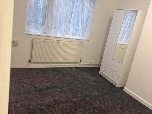 1 bedroom house share to rent