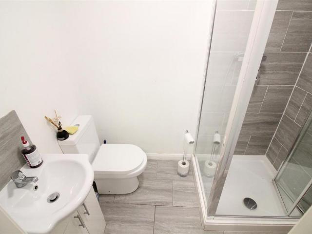 1 bedroom house share to rent