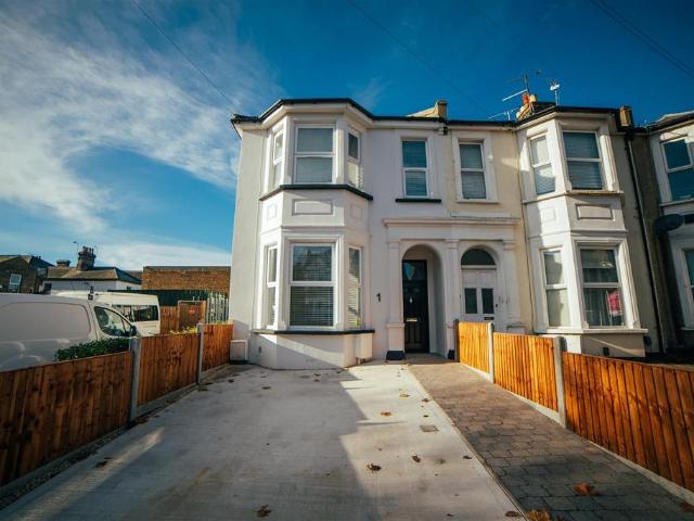 1 bedroom house share to rent