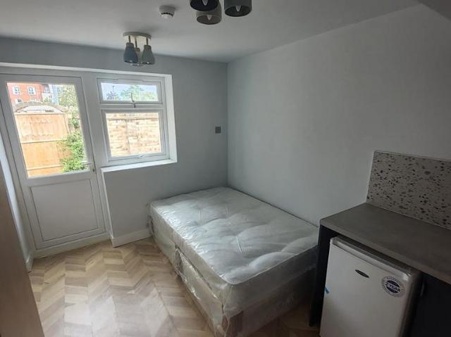 1 bedroom house share to rent