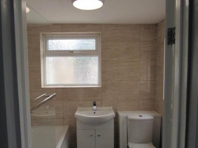 1 bedroom house share to rent