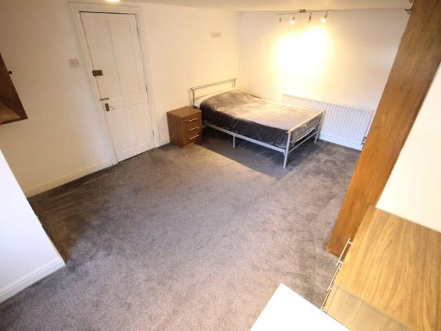 1 bedroom house share to rent